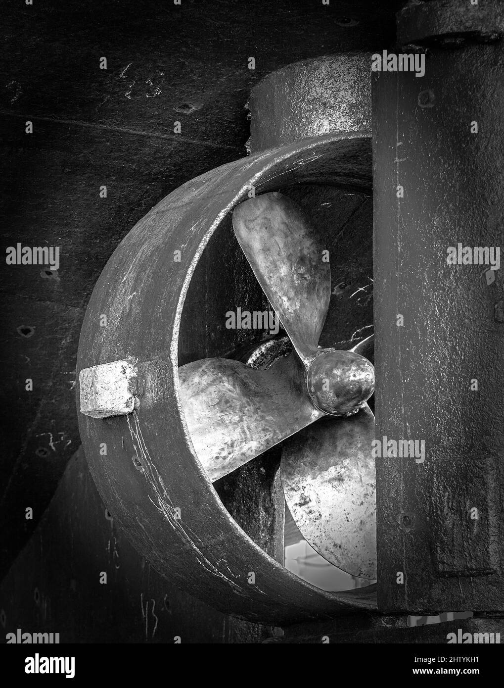 Old heavy ship's propeller (screw) of the rusty shipwreck vessel Stock ...