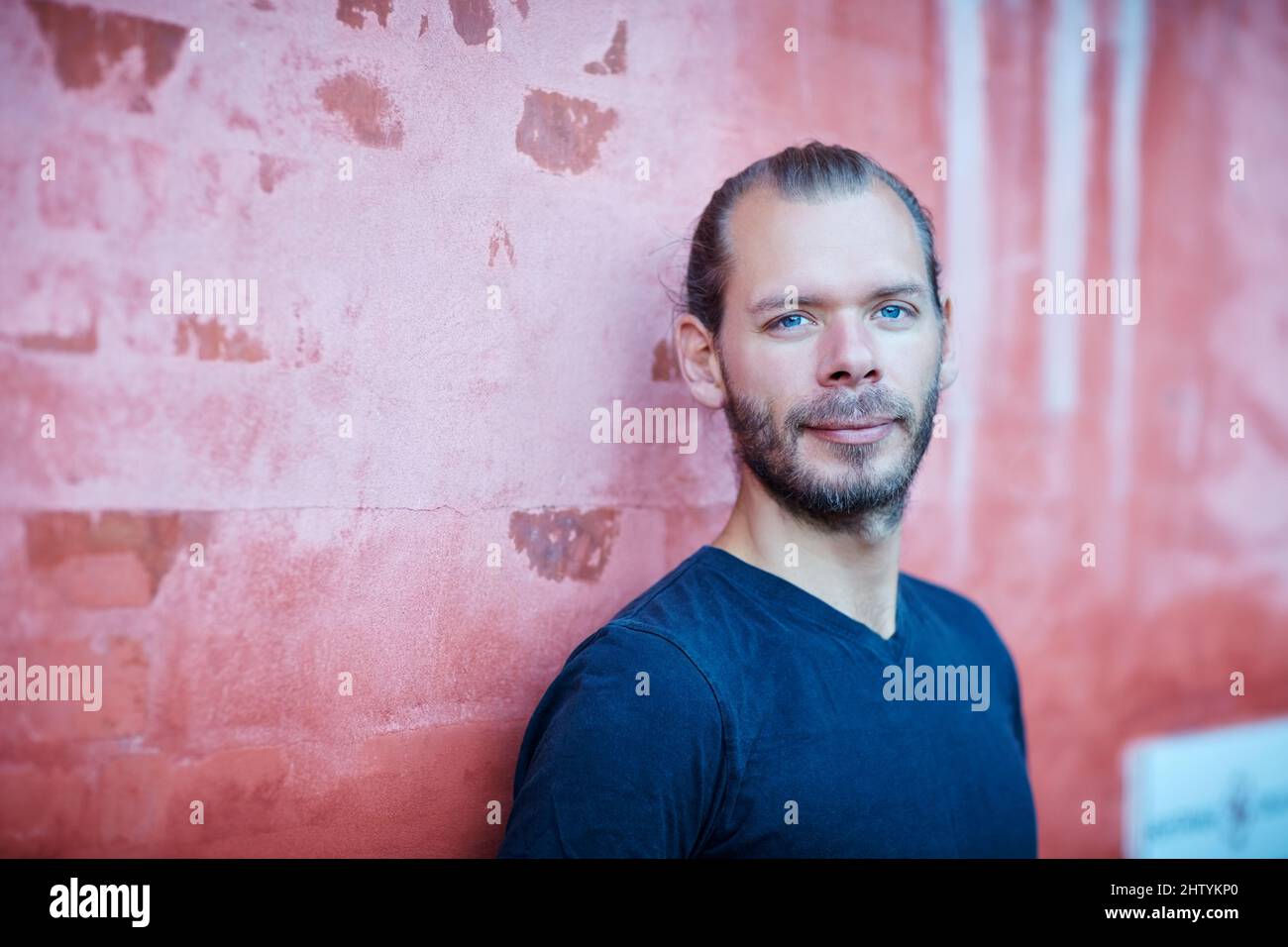 Leaning Against Wall Pose High Resolution Stock Photography and Images ...
