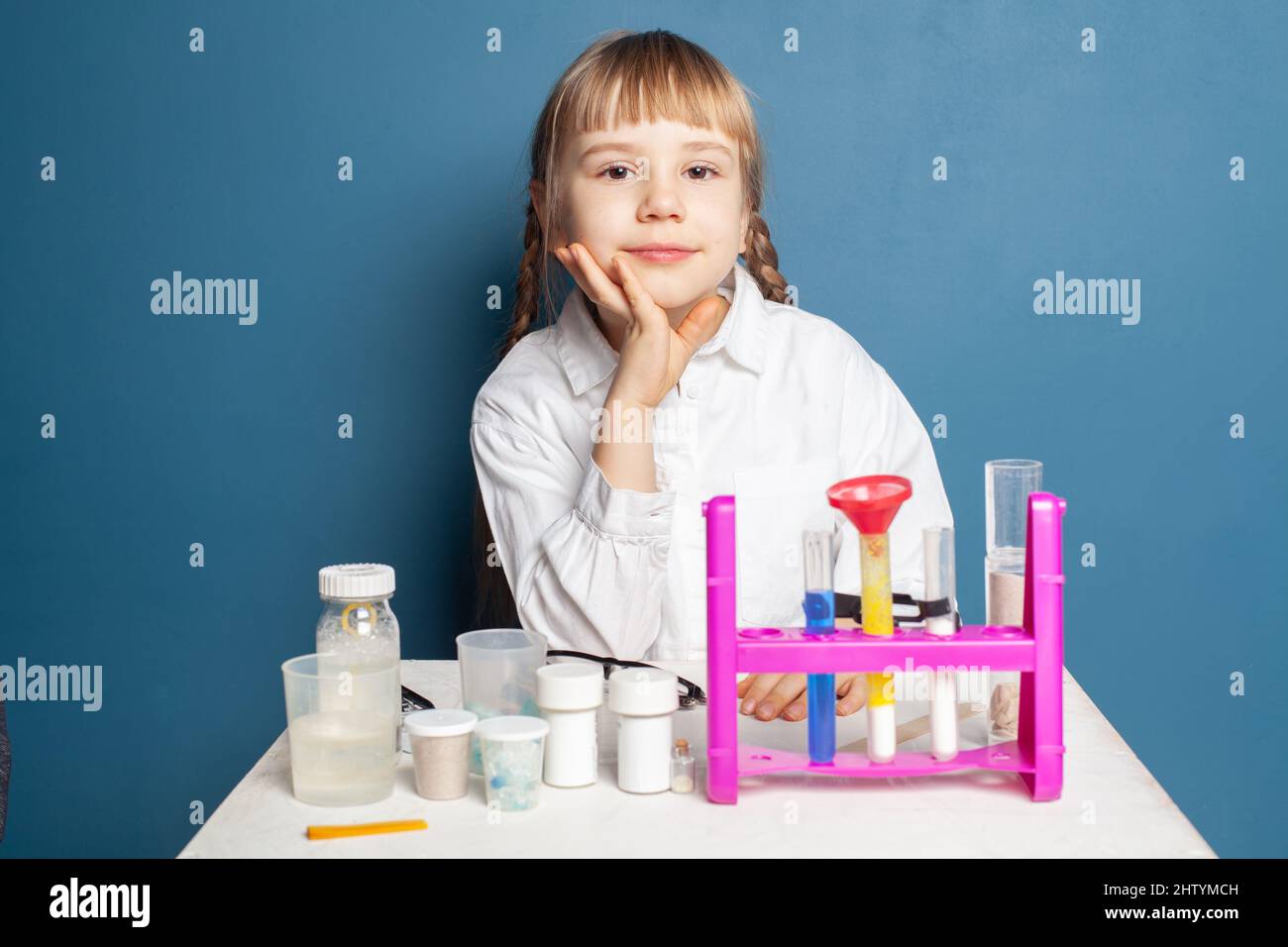 Student measuring liquid chemistry hi-res stock photography and images ...