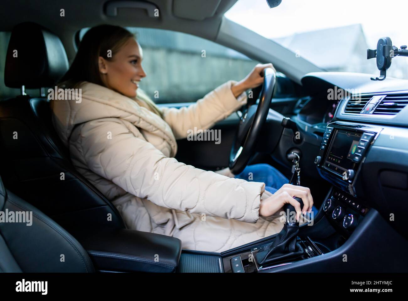 Close up of woman shifting gears on gearbox and driving car Stock Photo ...