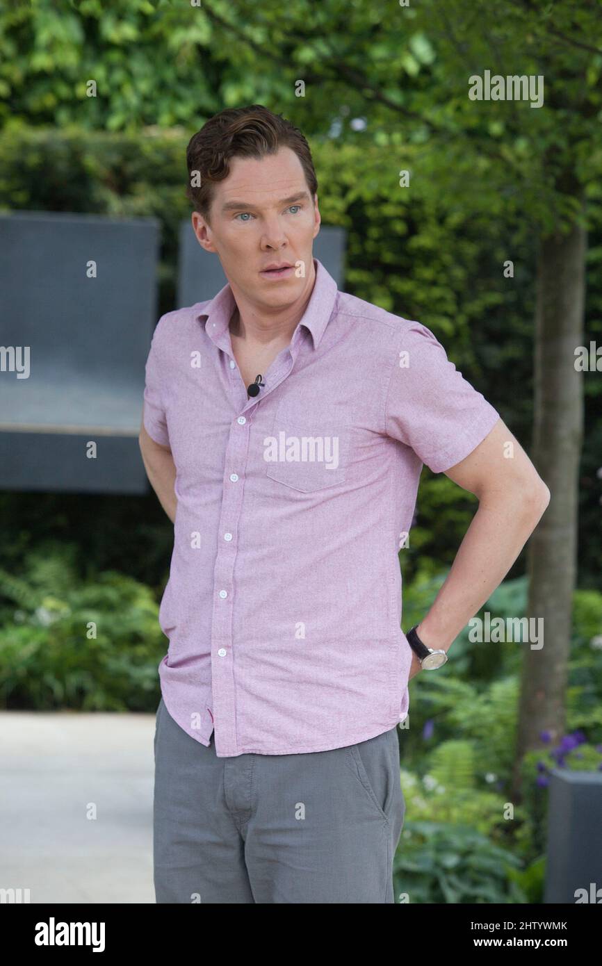 Sherlock holmes benedict cumberbatch hi-res stock photography and ...