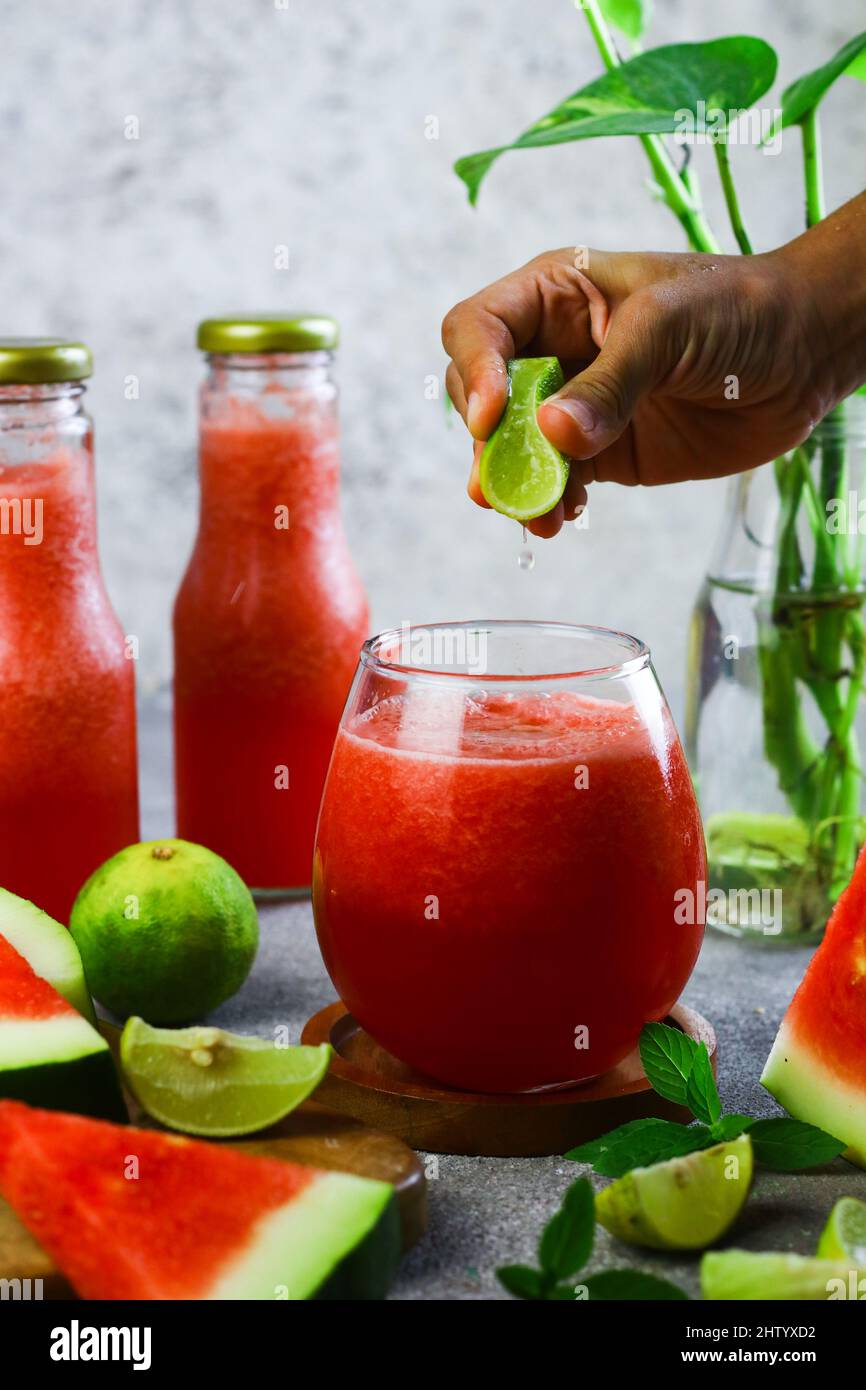 Jus glass hi-res stock photography and images - Alamy