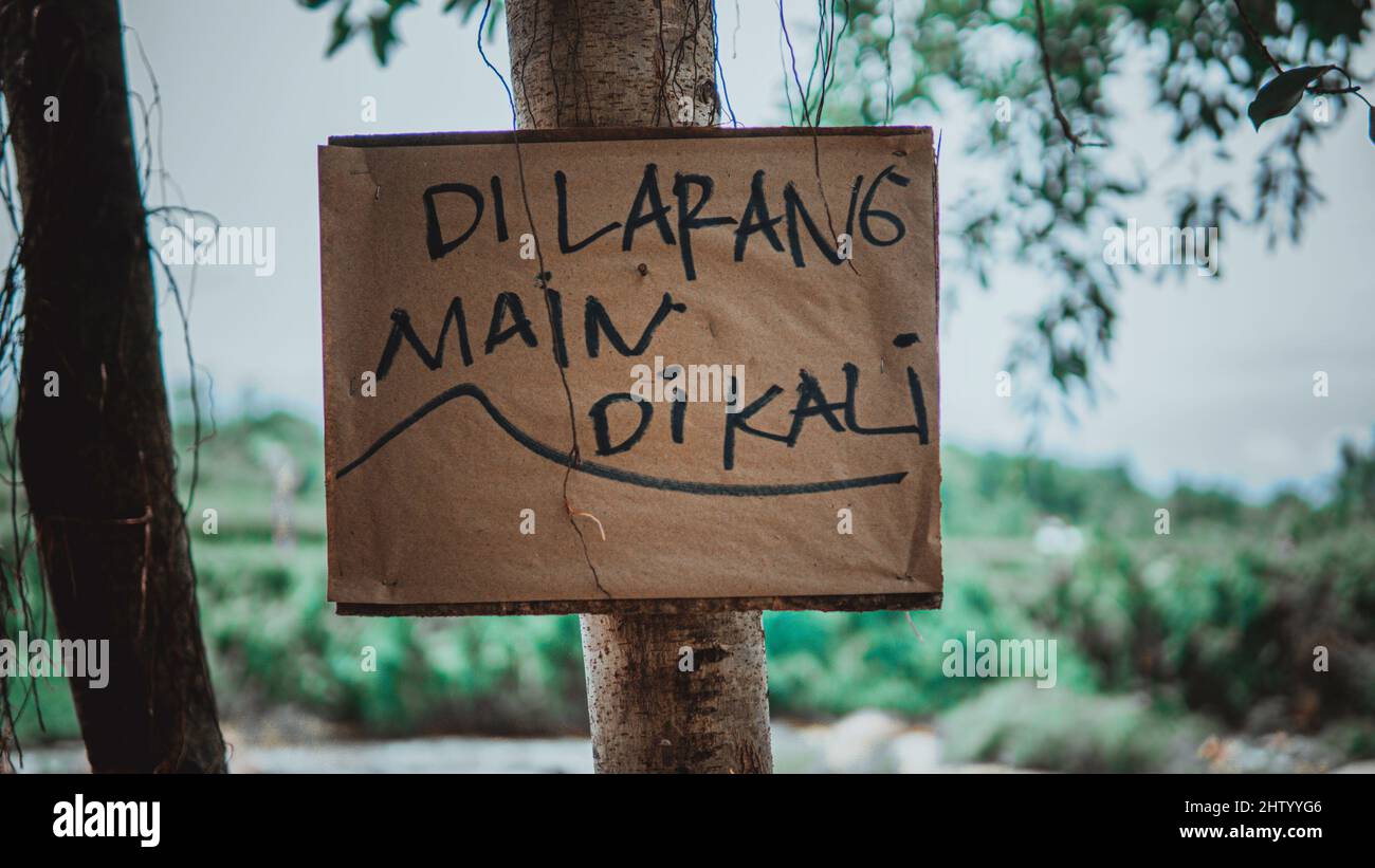 family gathering and sign Stock Photo - Alamy