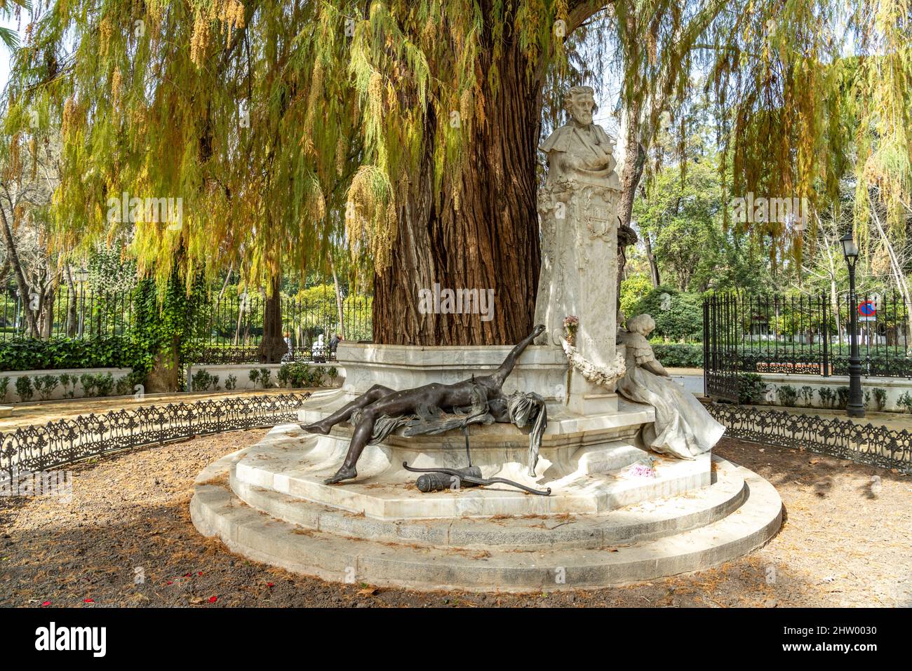 Gustavo adolfo becquer statue sevilla hi-res stock photography and ...