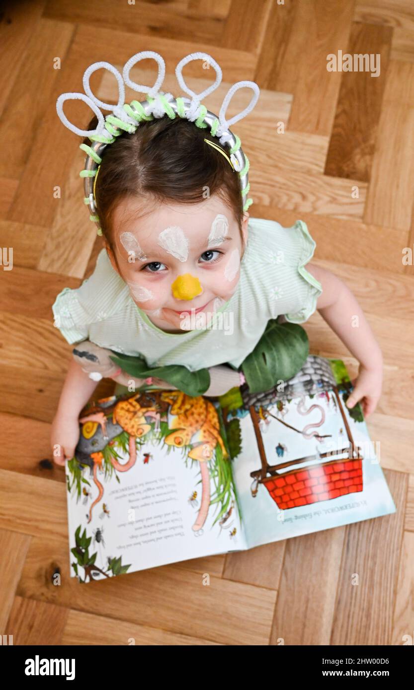 Superworm hi-res stock photography and images - Alamy