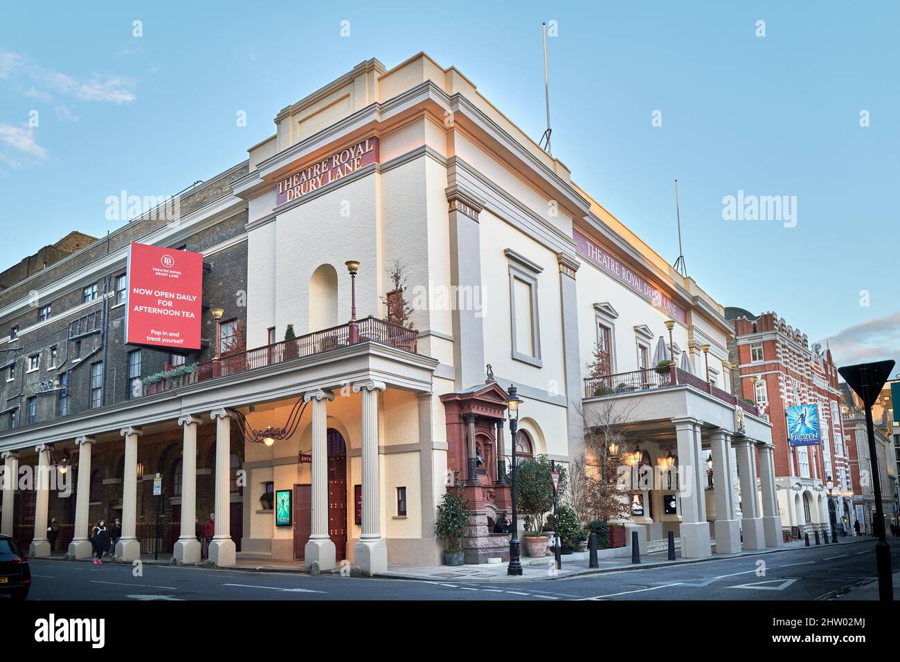 Theatre royal drury lane theater entertainment westminster londo hi-res stock photography and ...