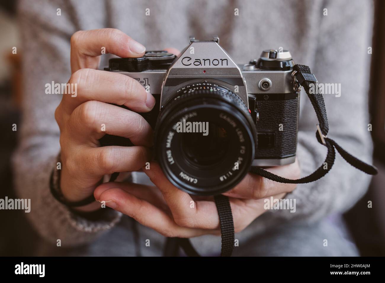 Canon AE 1 vintage film camera 35 mm in hand Stock Photo - Alamy