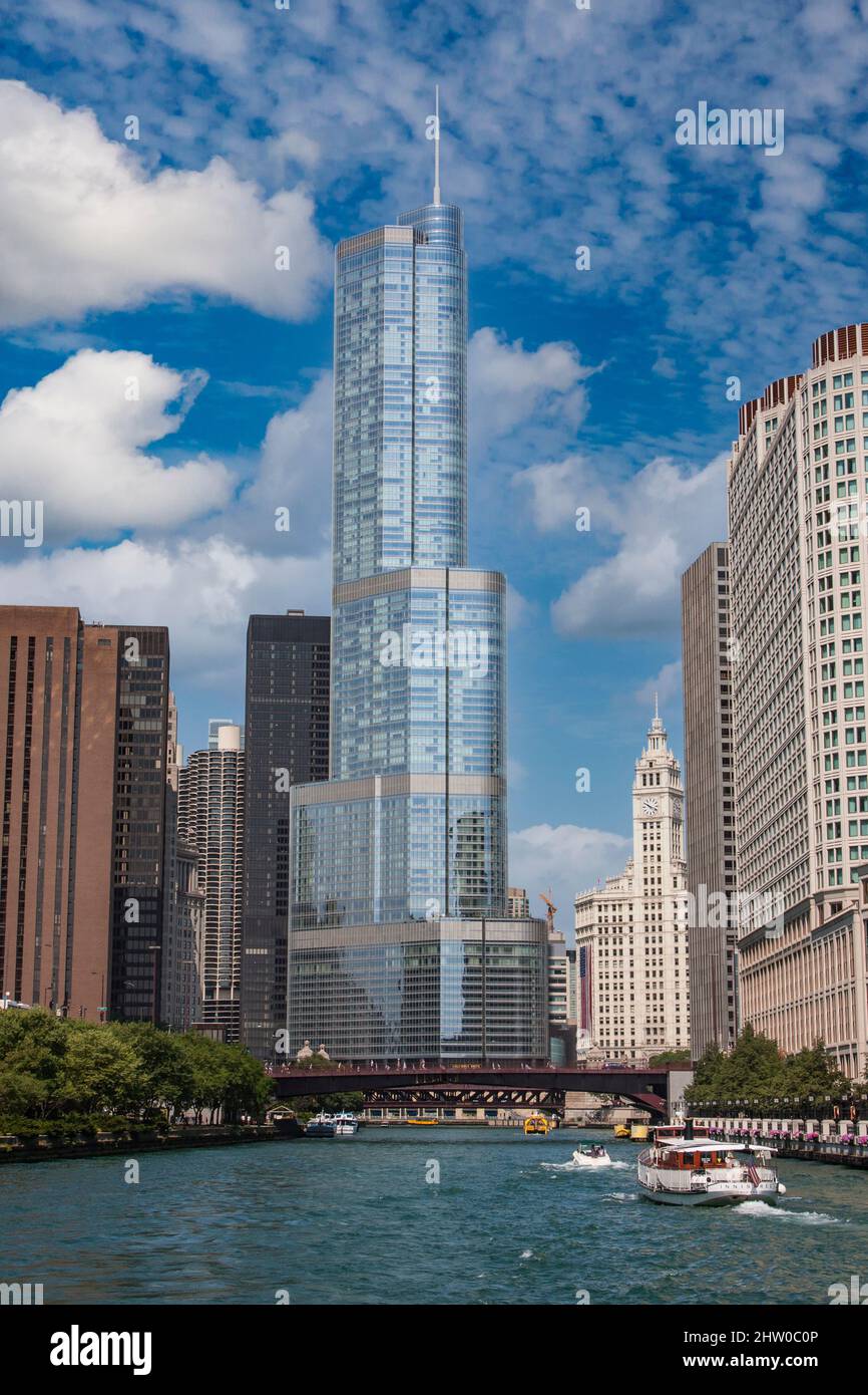 Chicago River and Trump Tower, Chicago, Illinois Stock Photo - Alamy