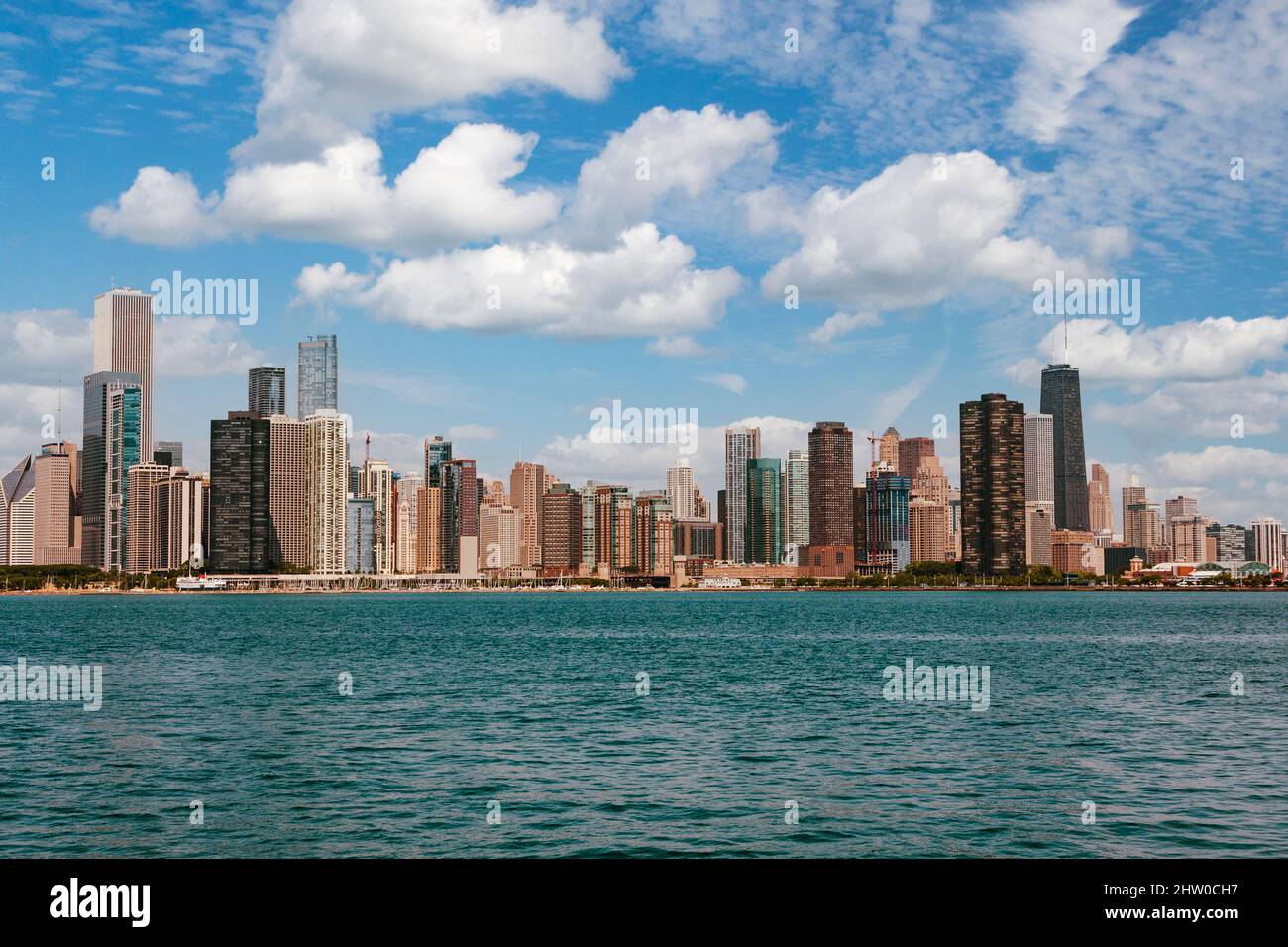 Sky blue skyline skyscraper hi-res stock photography and images - Alamy