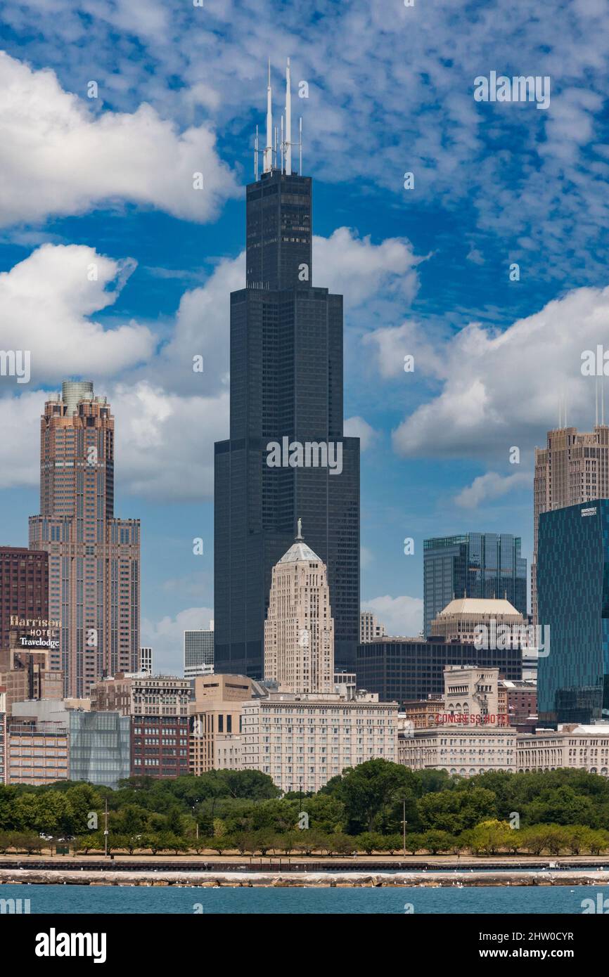 Chicago, Illinois. Willis Tower (formerly Sears Tower) Dwarfs Chicago ...