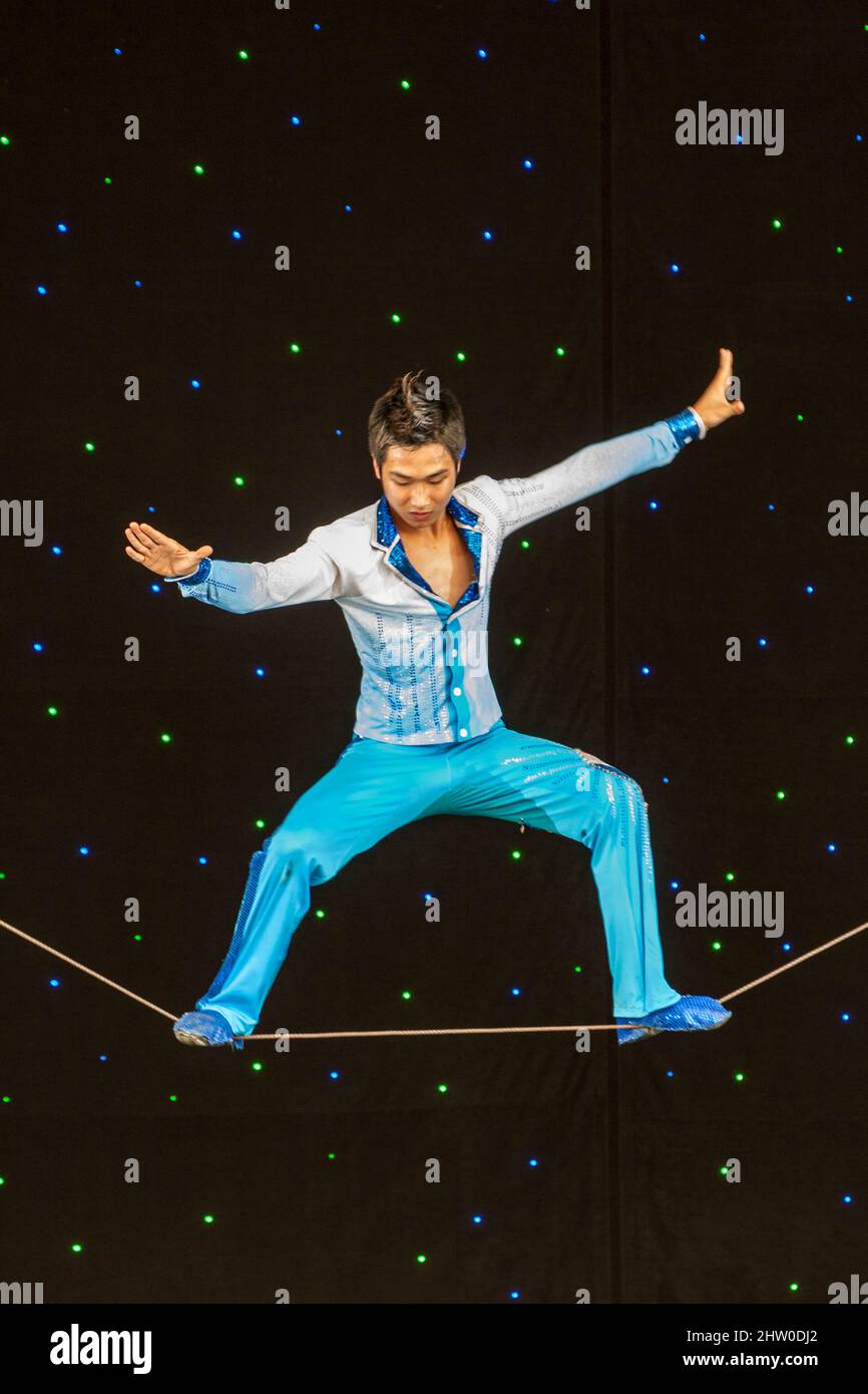Chinese circus high wire hi-res stock photography and images - Alamy