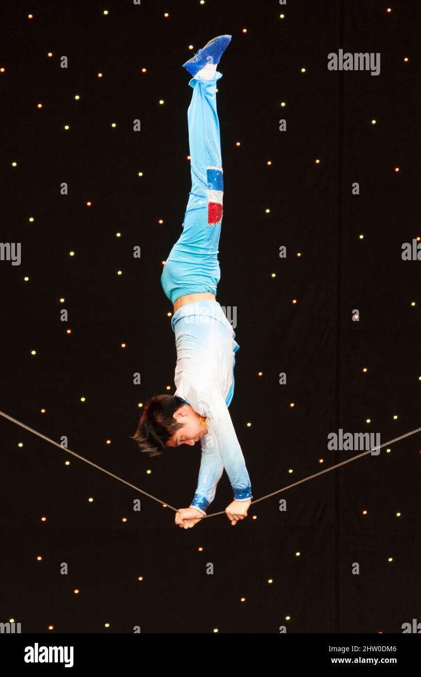 Acrobat male circus hi-res stock photography and images - Alamy