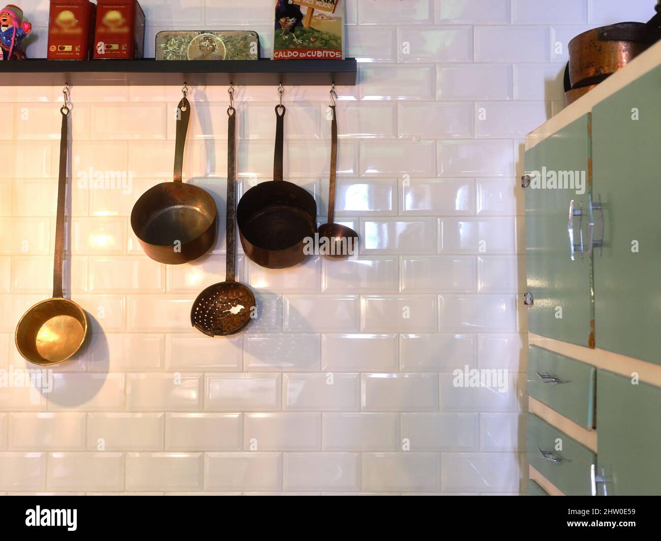 Kitchen utensils in a container hi-res stock photography and images - Alamy
