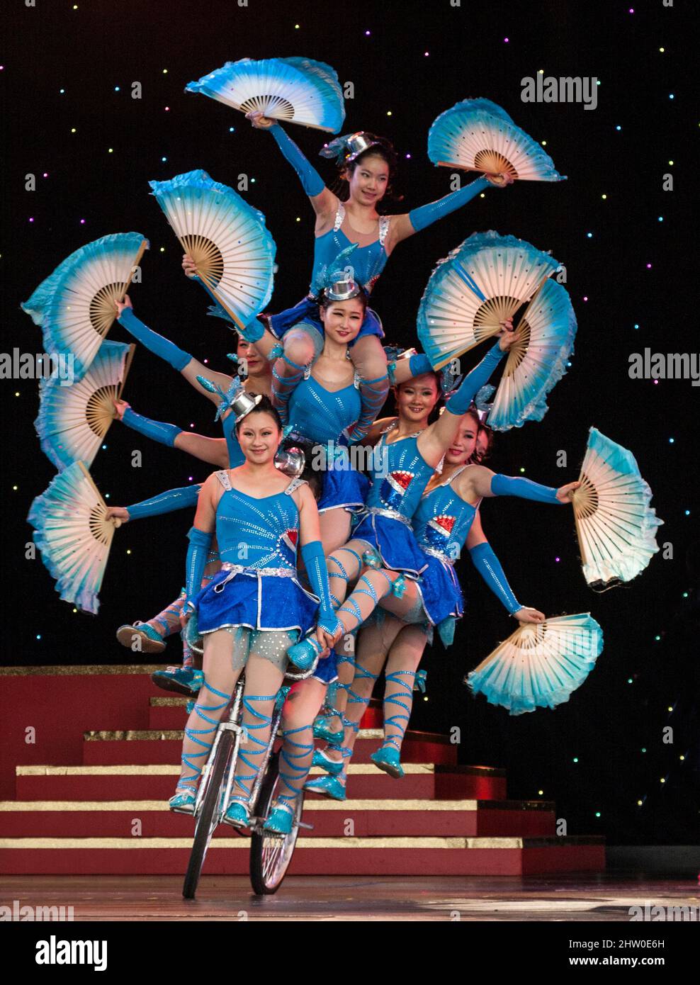 Bicycle acrobats hi-res stock photography and images - Alamy