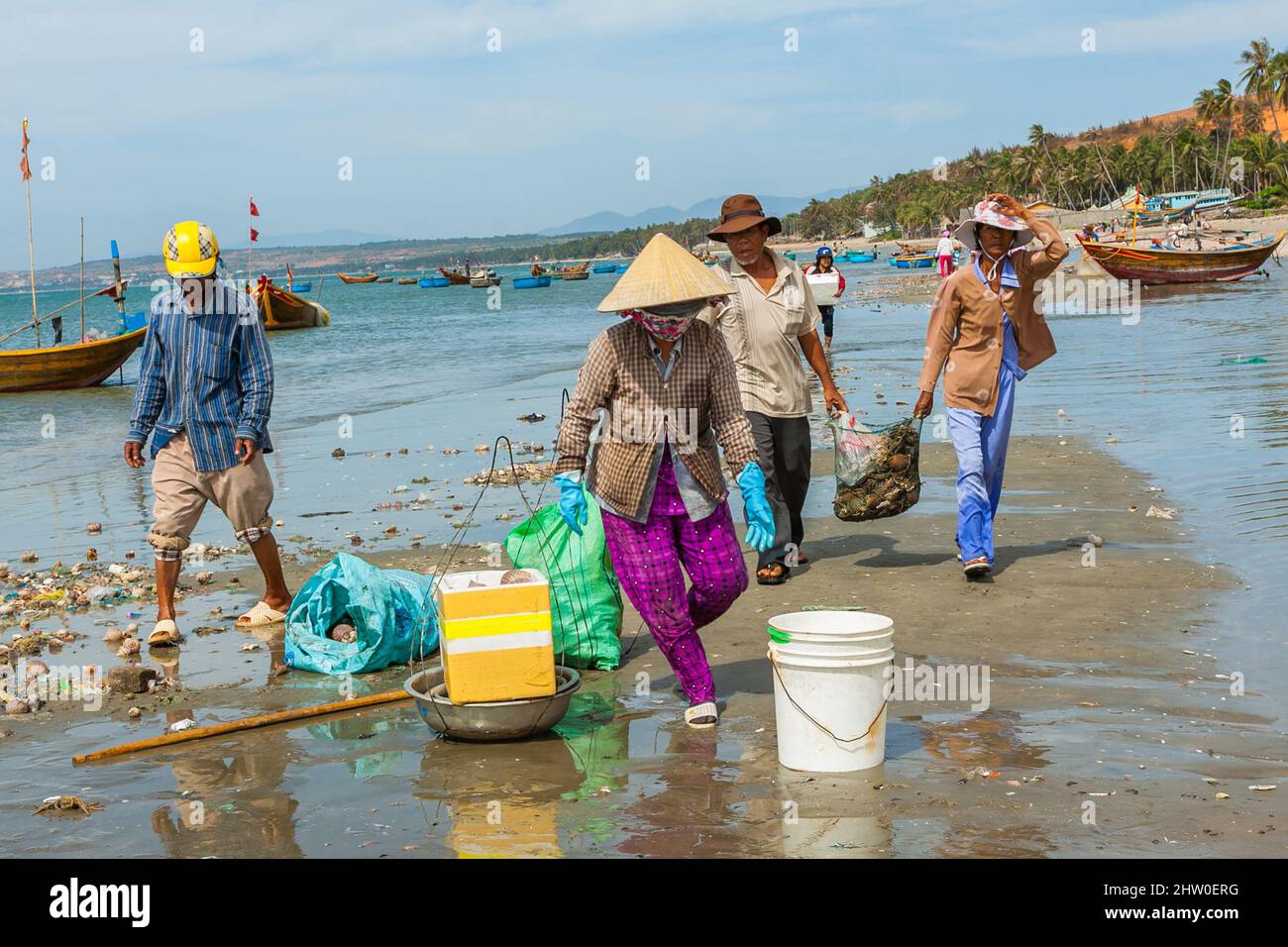 Vietnamese fishing equipment hi-res stock photography and images - Alamy