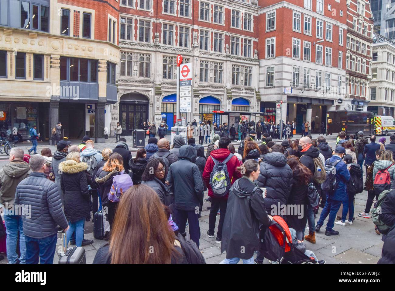 Tfl worker travel hi-res stock photography and images - Alamy