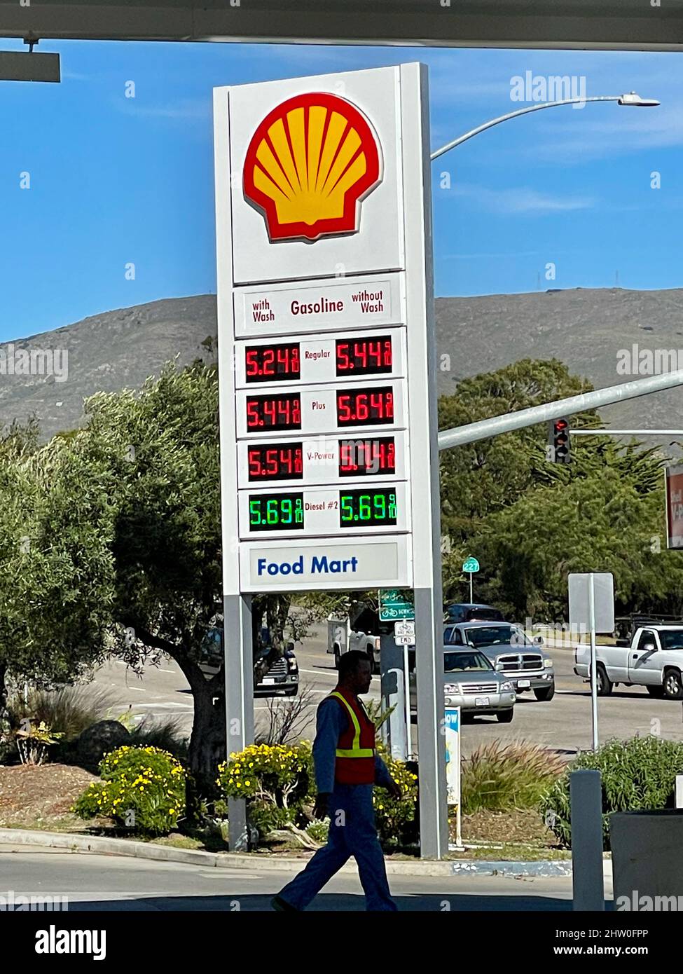 Shell gas sign hi-res stock photography and images - Alamy