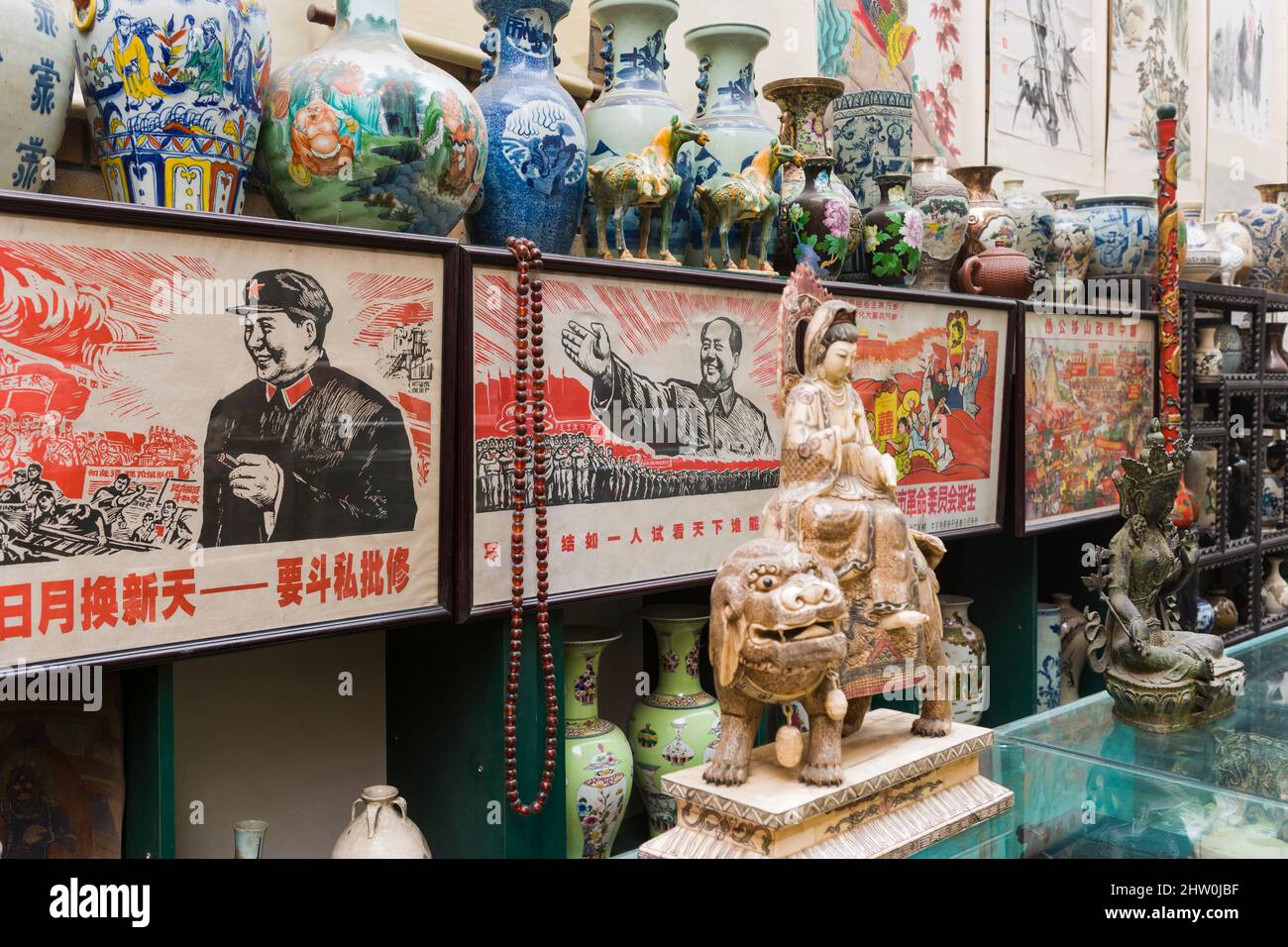 Souvenirs at bazaar market, Grand Bazaar, Urumqi, Xinjiang, China Stock ...
