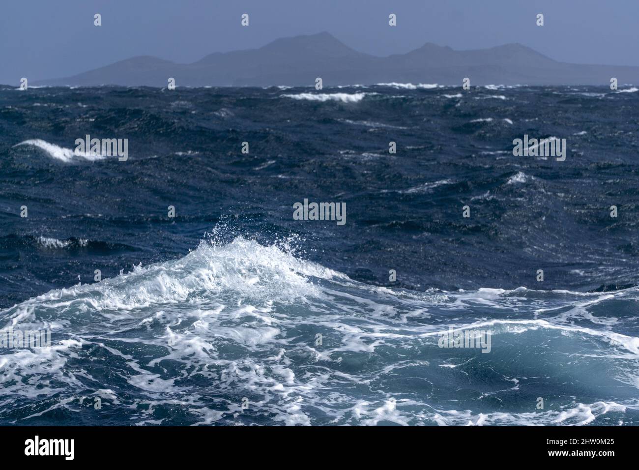 Beautiful pattern of the ocean waves Stock Photo - Alamy