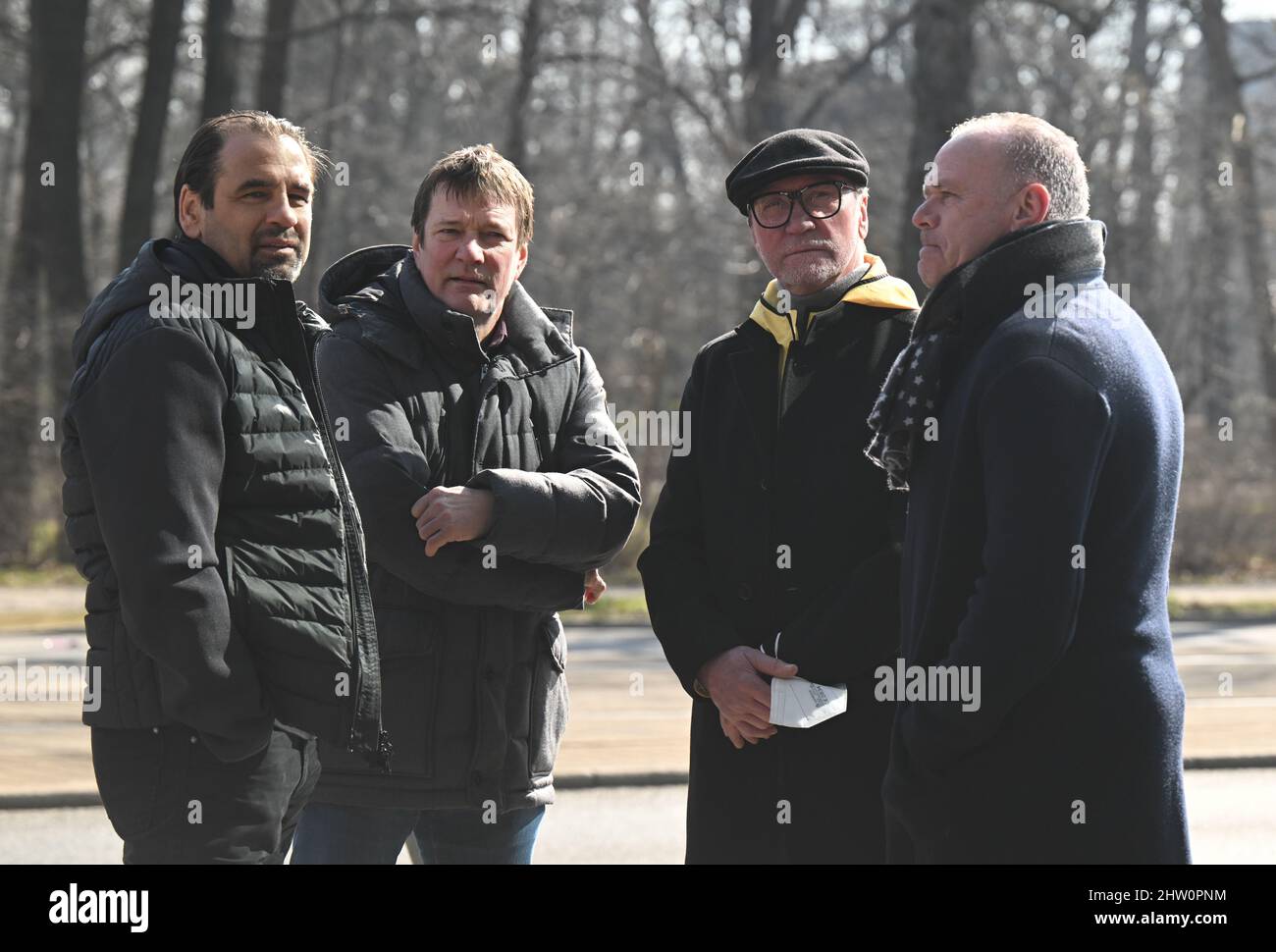 Dresden, Germany. 03rd Mar, 2022. Former soccer players Ulf Kirsten (l ...