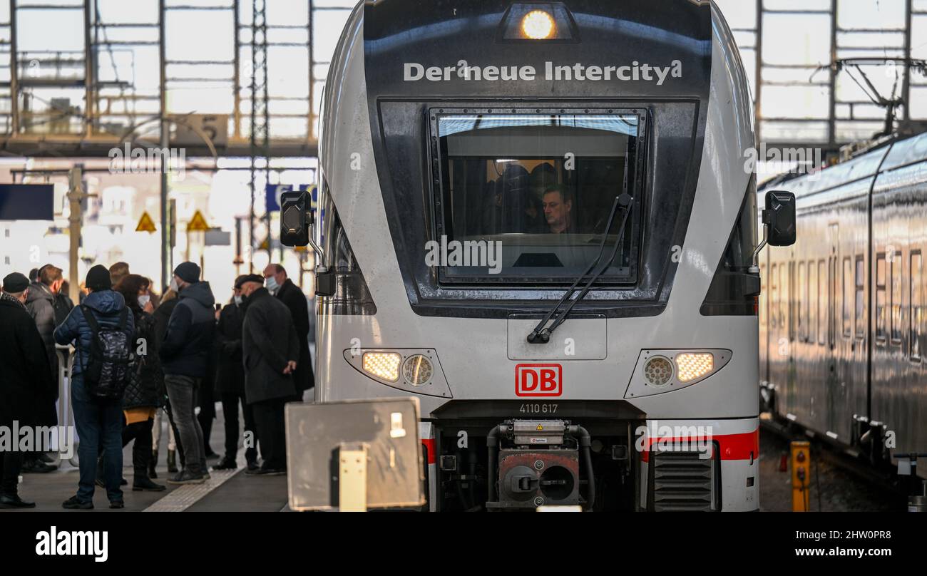 Connection between two railroads hi-res stock photography and images ...