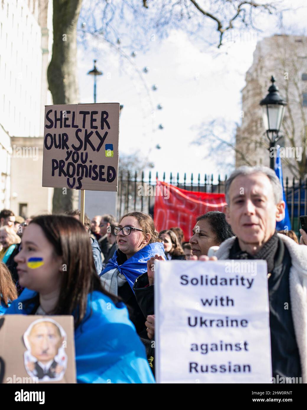 Protest outside downing street in london hi-res stock photography and ...