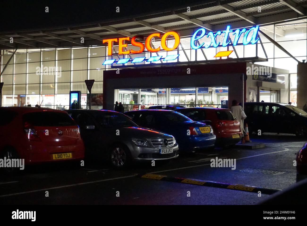 Tesco shop front london hi-res stock photography and images - Alamy