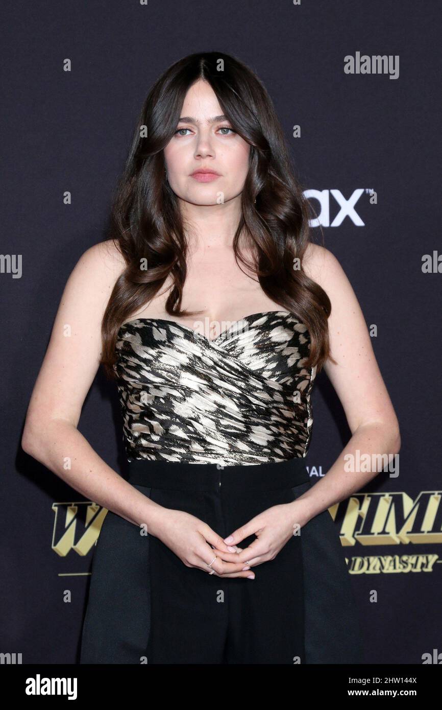 Los Angeles, CA. 2nd Mar, 2022. Molly Gordon at arrivals for WINNING ...