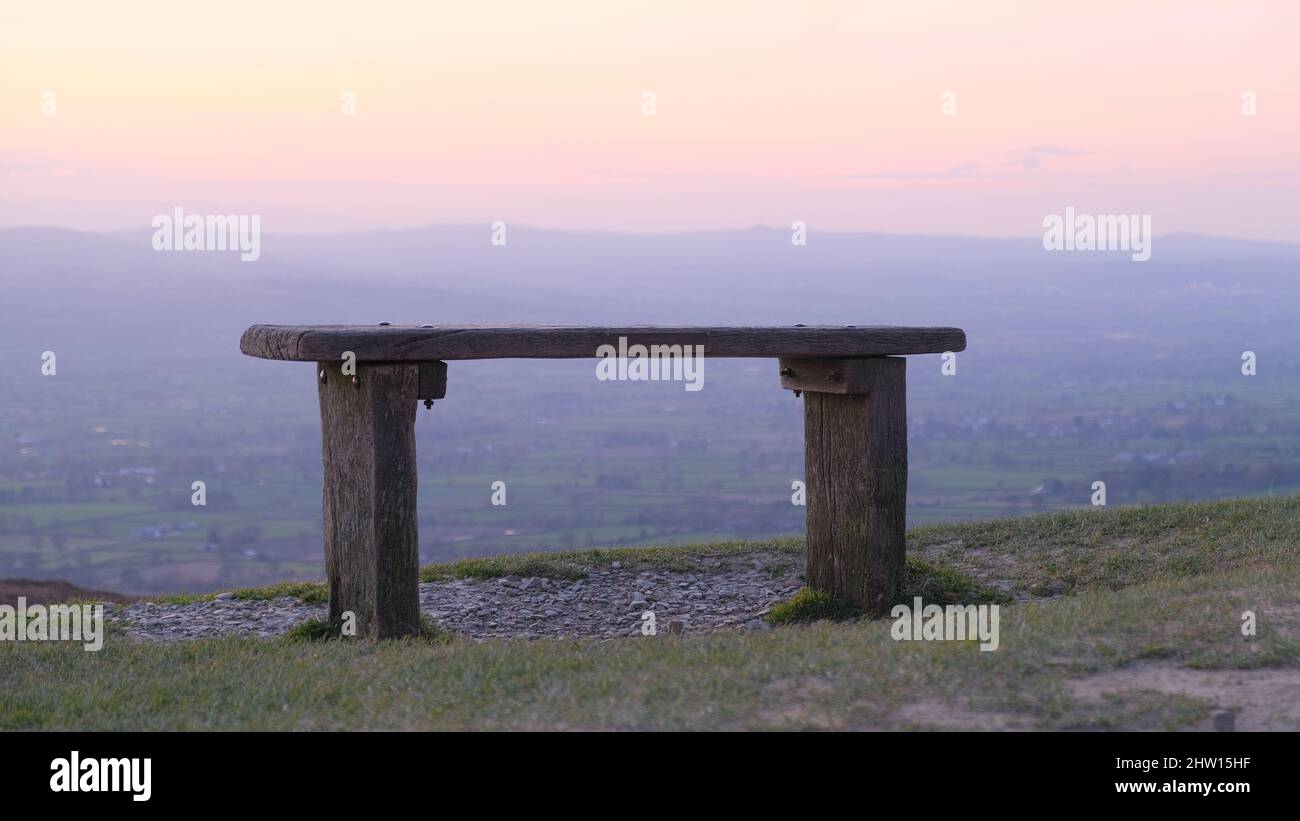 The england bench hi-res stock photography and images - Alamy