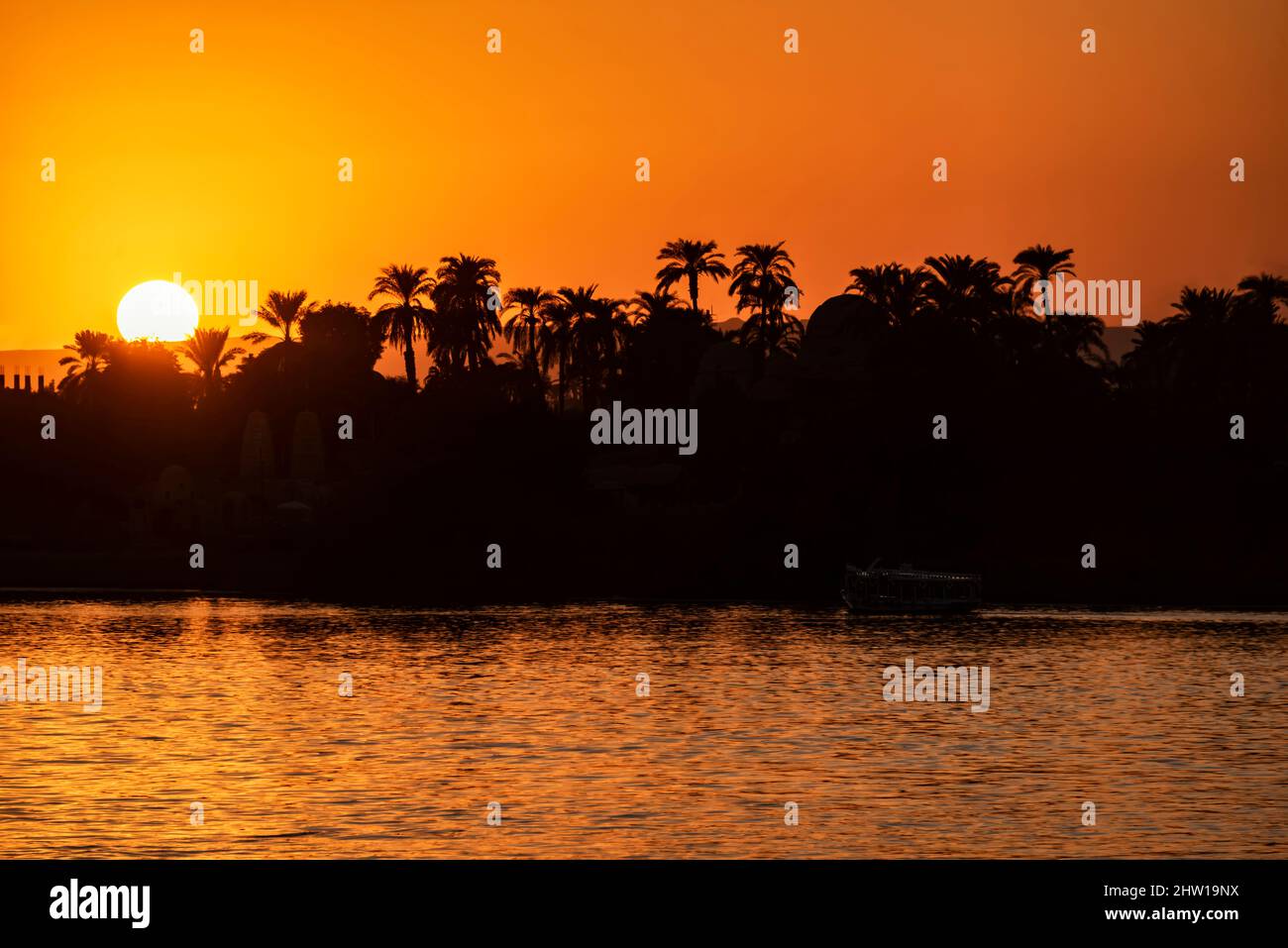 Ancient egypt nile boat hi-res stock photography and images - Alamy