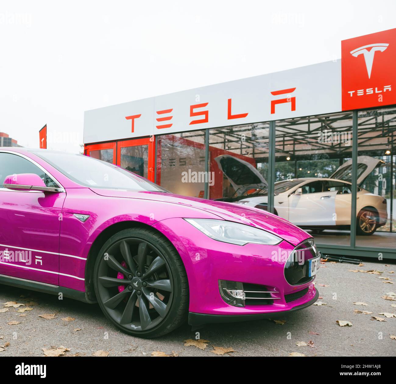 New tesla model s france hi-res stock photography and images - Alamy
