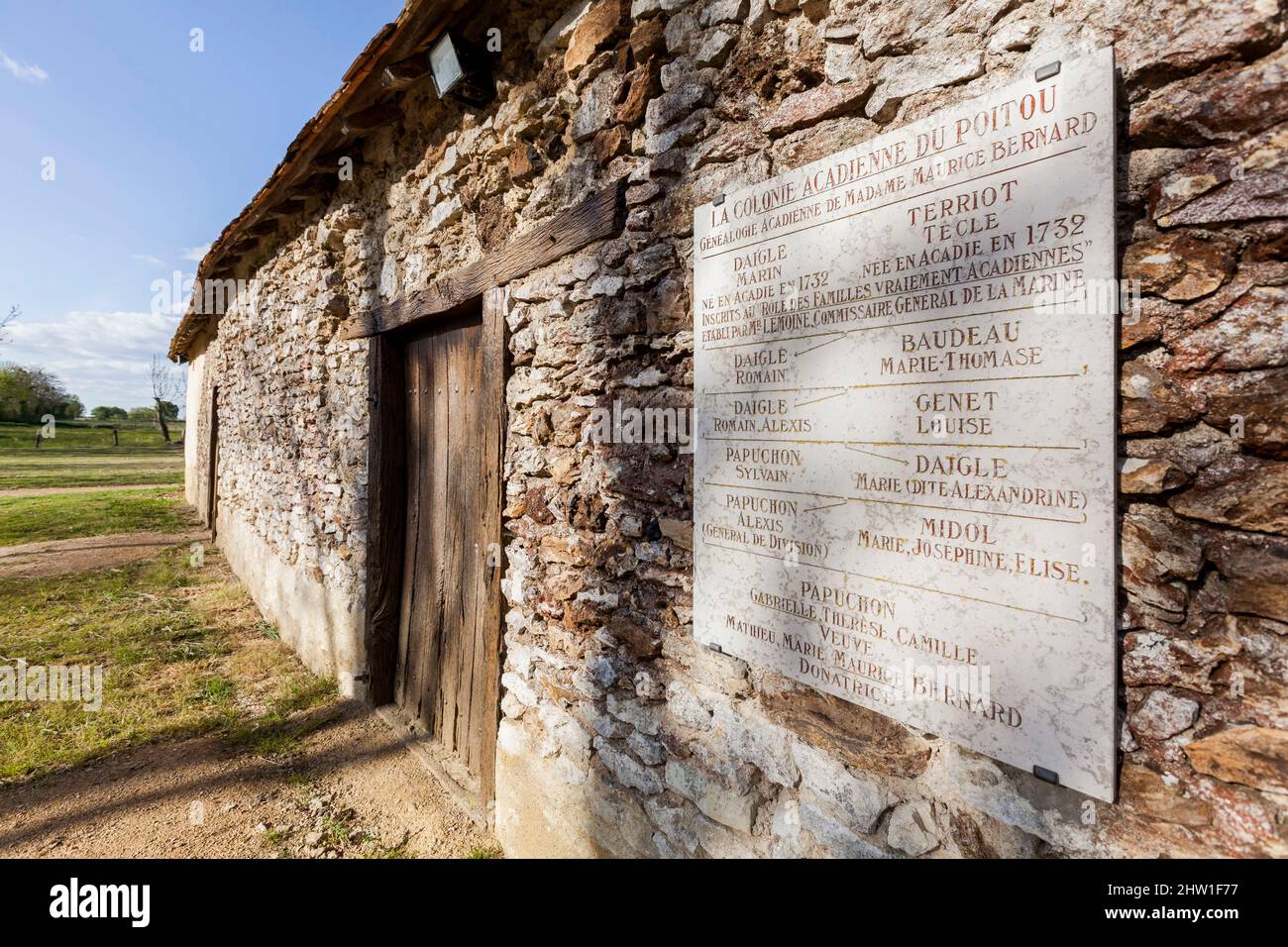 18th century farm house hi-res stock photography and images - Alamy