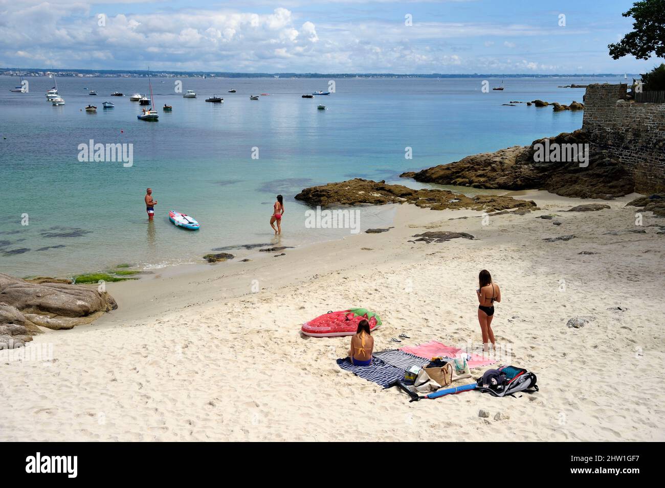 France, Finistere (29), Fouesnant, the east coastline of the Pointe de ...
