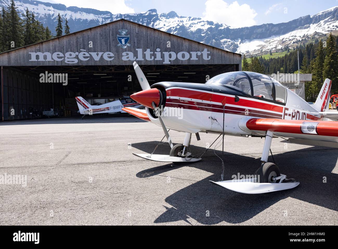 Megeve france altiport hi-res stock photography and images - Alamy