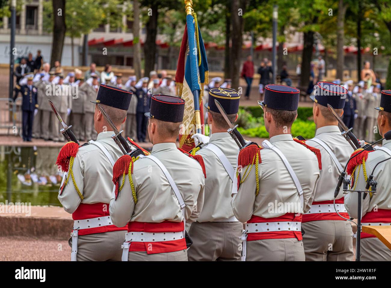 People in military uniforms hi-res stock photography and images - Alamy