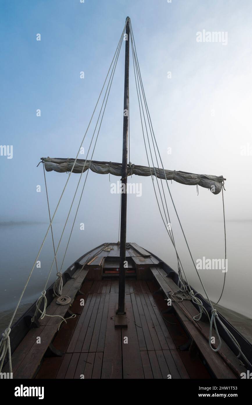 France, Loir-et-Cher (41), Traditional boat, all sailing in the mist on ...