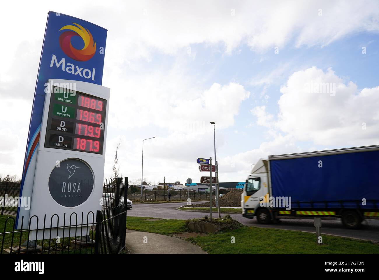 M3 service station hi-res stock photography and images - Alamy