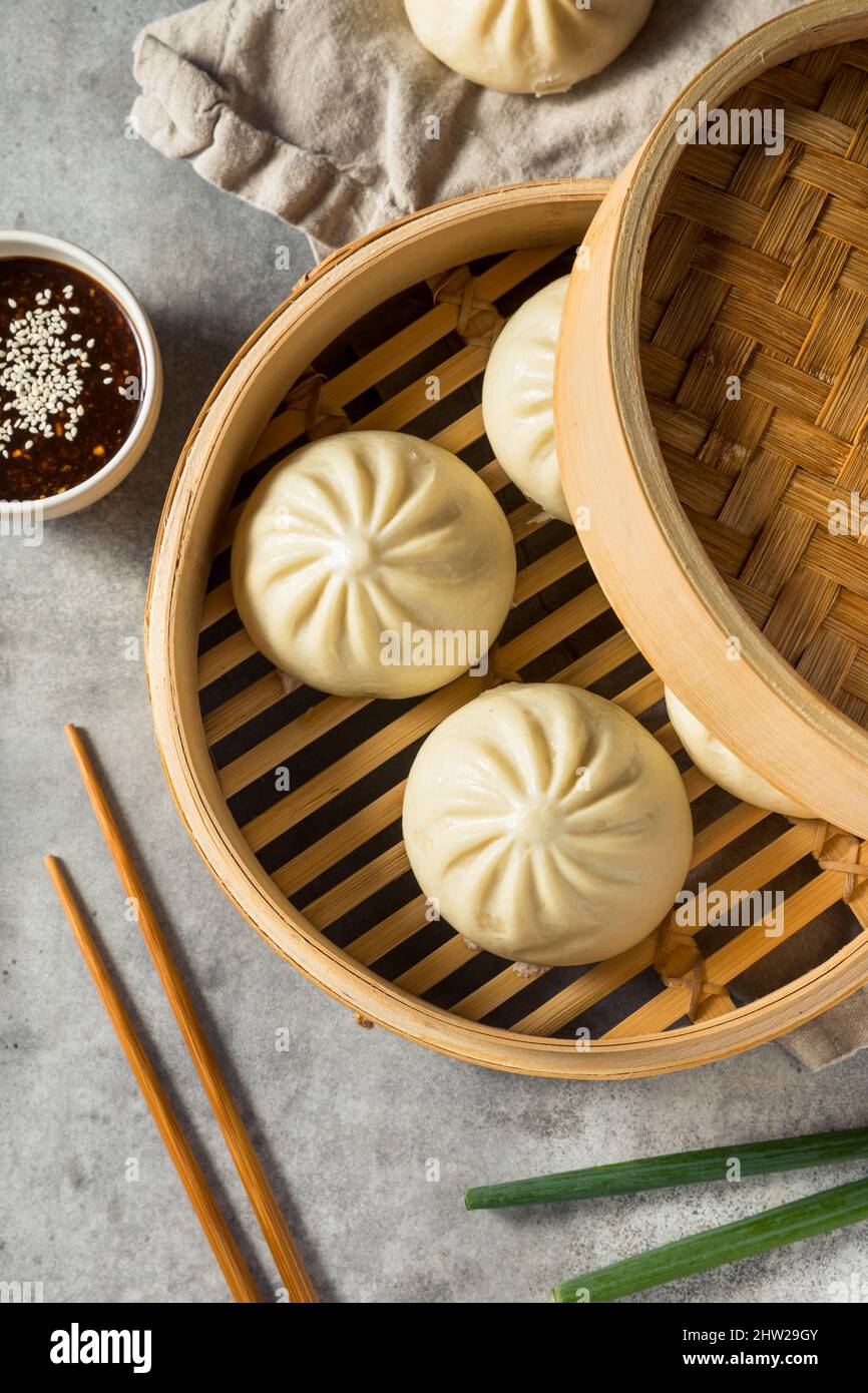 Steamed pork buns hi-res stock photography and images - Alamy