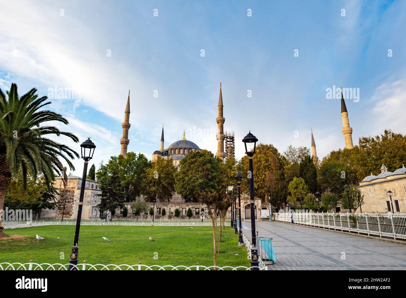 Facade blue mosque in sultanahmet hi-res stock photography and images ...