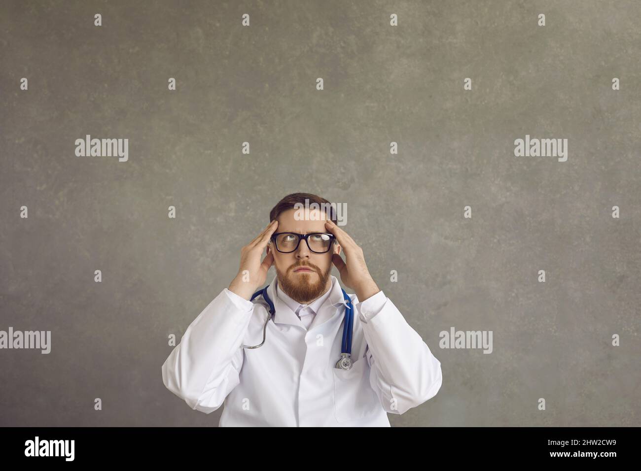 Doctor nurse solve work hi-res stock photography and images - Alamy