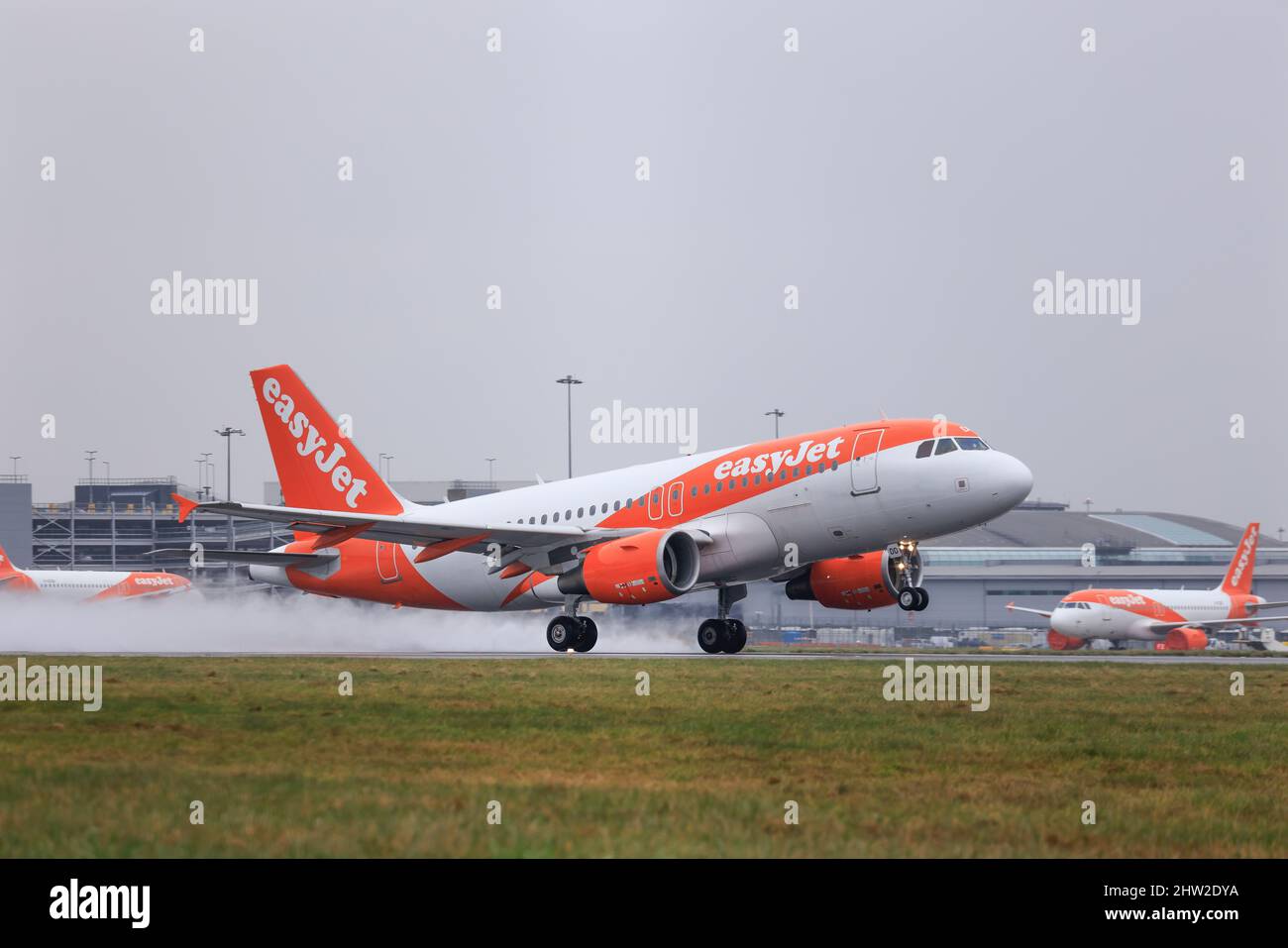 easyJet Airbus A319 registration G-EZDD taking off on March 2nd 2022 at ...