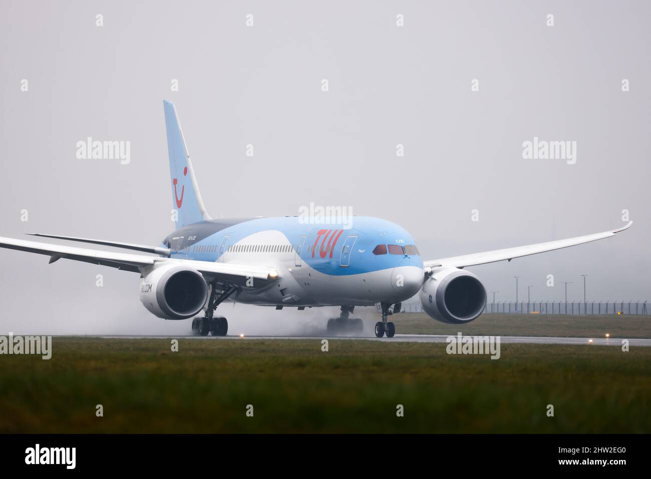 TUI Boeing 787 Dreamliner registration OO-LOE taking off from a wet ...