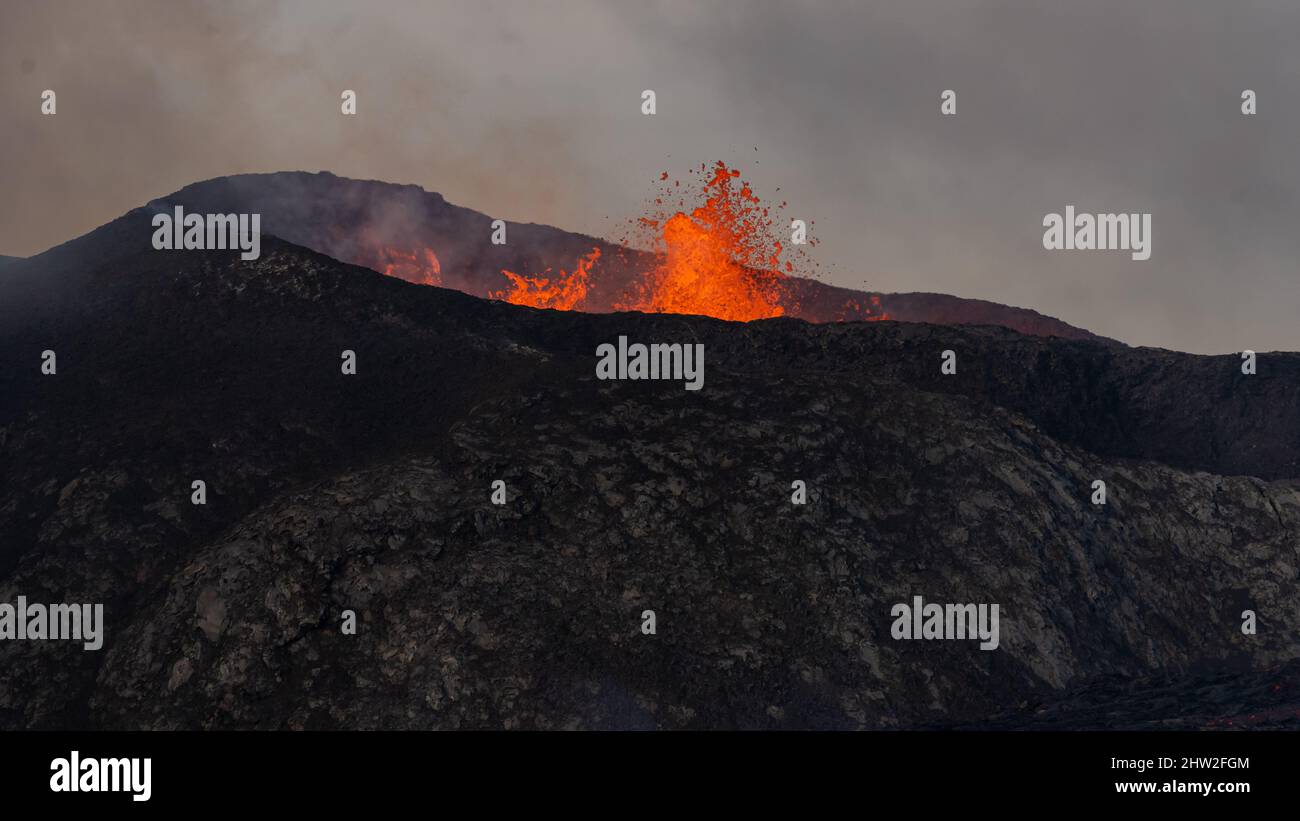 Volcano eruption iceland hi-res stock photography and images - Alamy