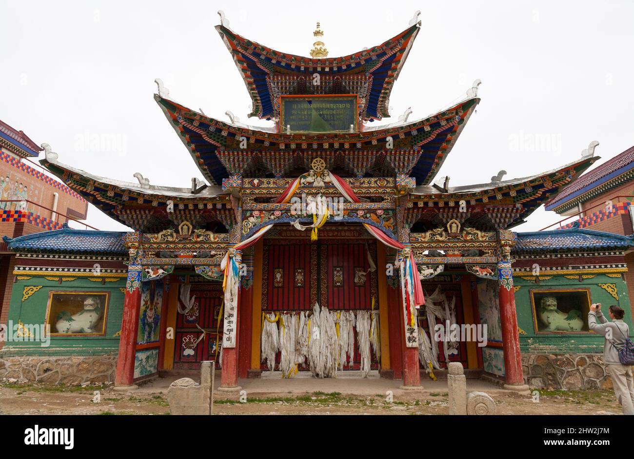 Chinese hip roof tiles hi-res stock photography and images - Alamy