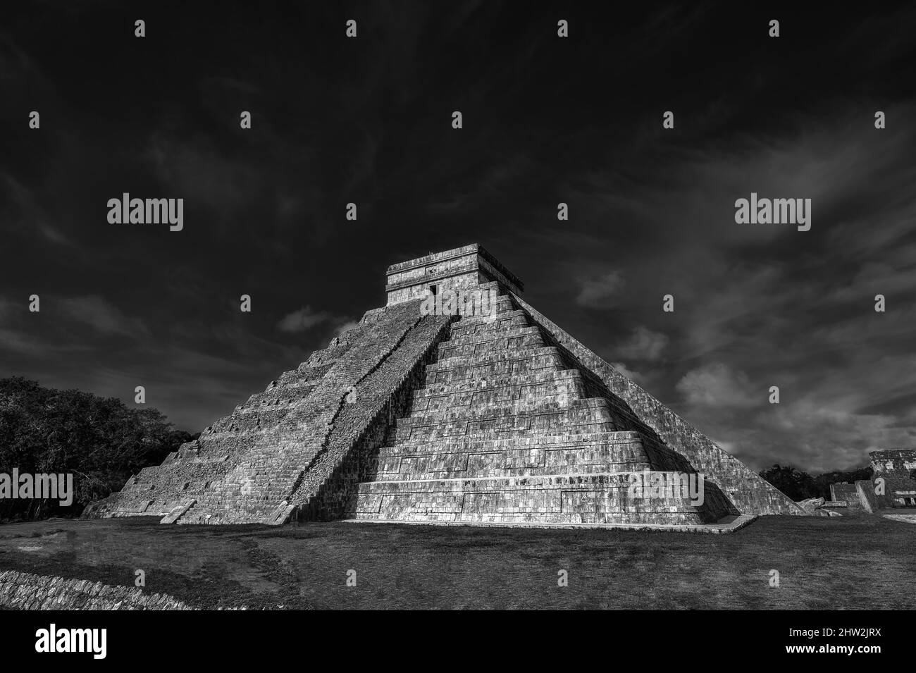 Grayscale vertical shot of El Castillo, Temple of Kukulcan, Chichen ... Grayscale vertical shot of El Castillo, Temple of Kukulcan, Chichen ...