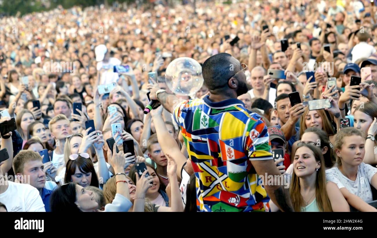 Band on stage rear view hi-res stock photography and images - Alamy