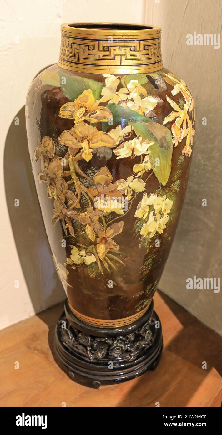 Minton pottery vase hi-res stock photography and images - Alamy