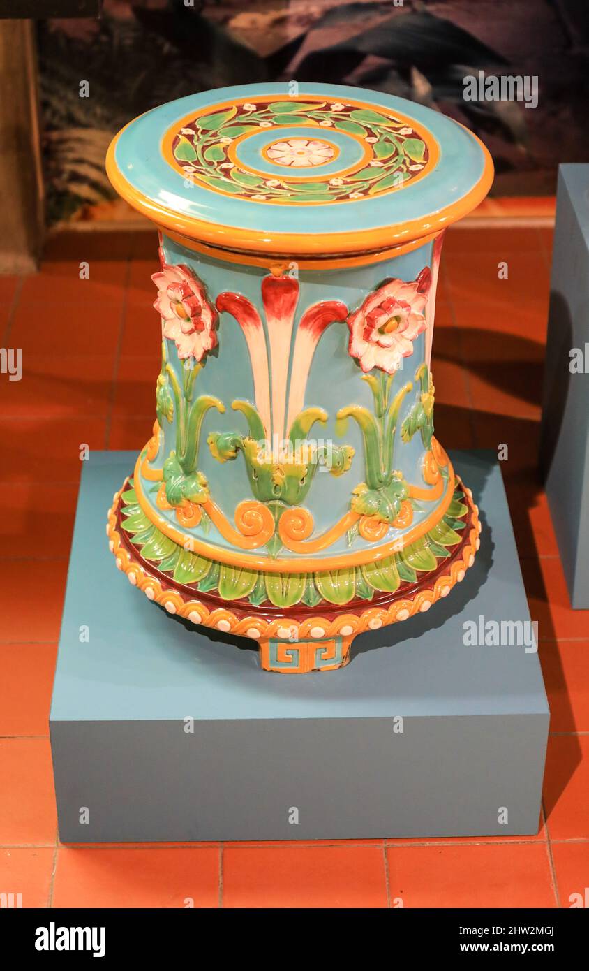 Minton pottery majolica garden seat hi-res stock photography and images ...