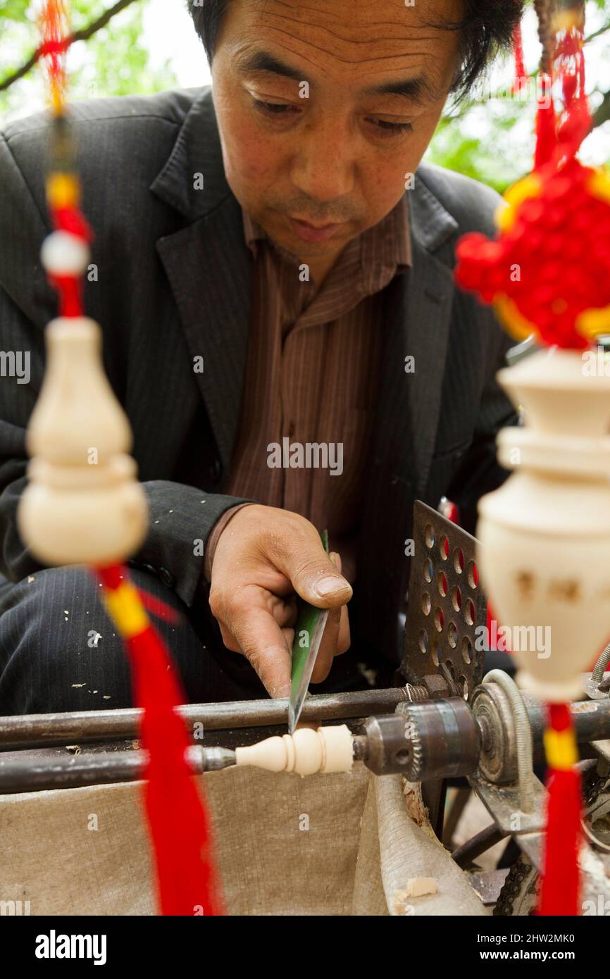Man making chinese souvenirs hi-res stock photography and images - Alamy