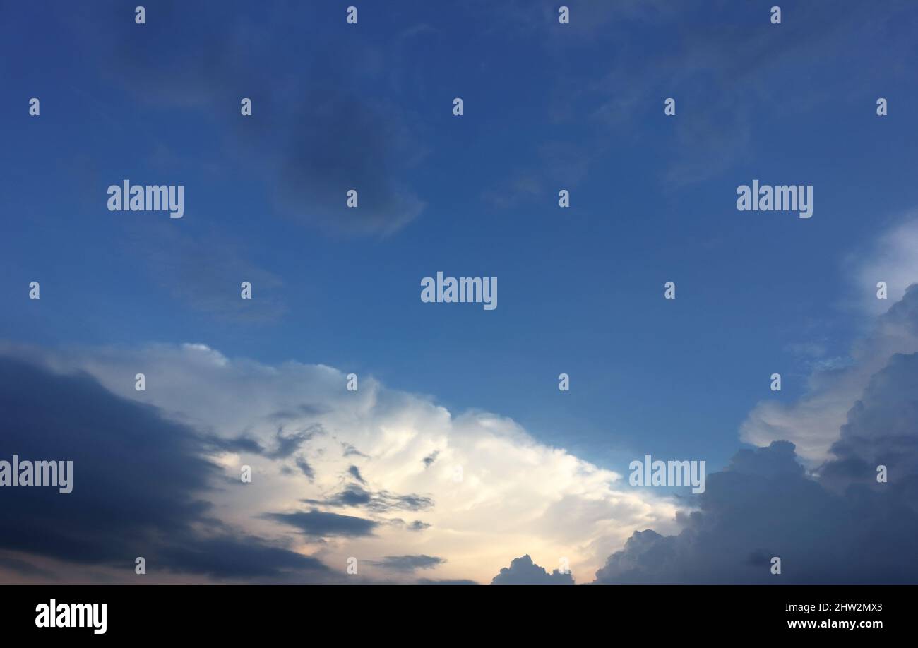 Photo set of clouds in the morning, at sunrise And changing the color ...